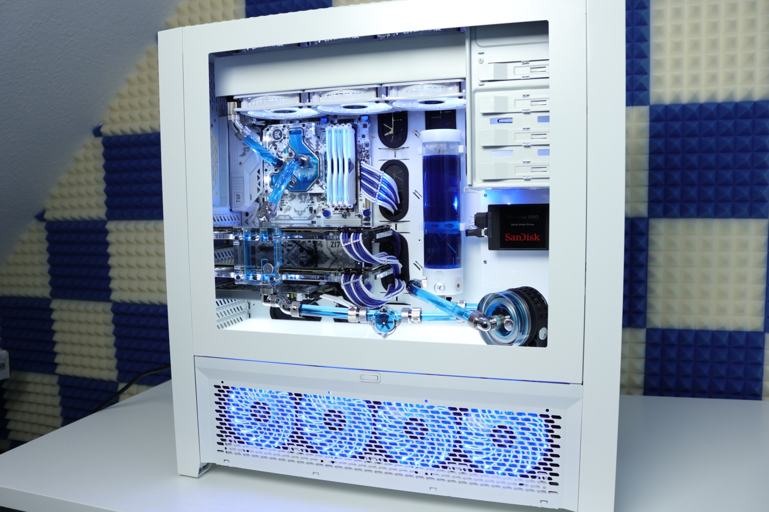 White 900D by Danny Boehm - ekwb.com